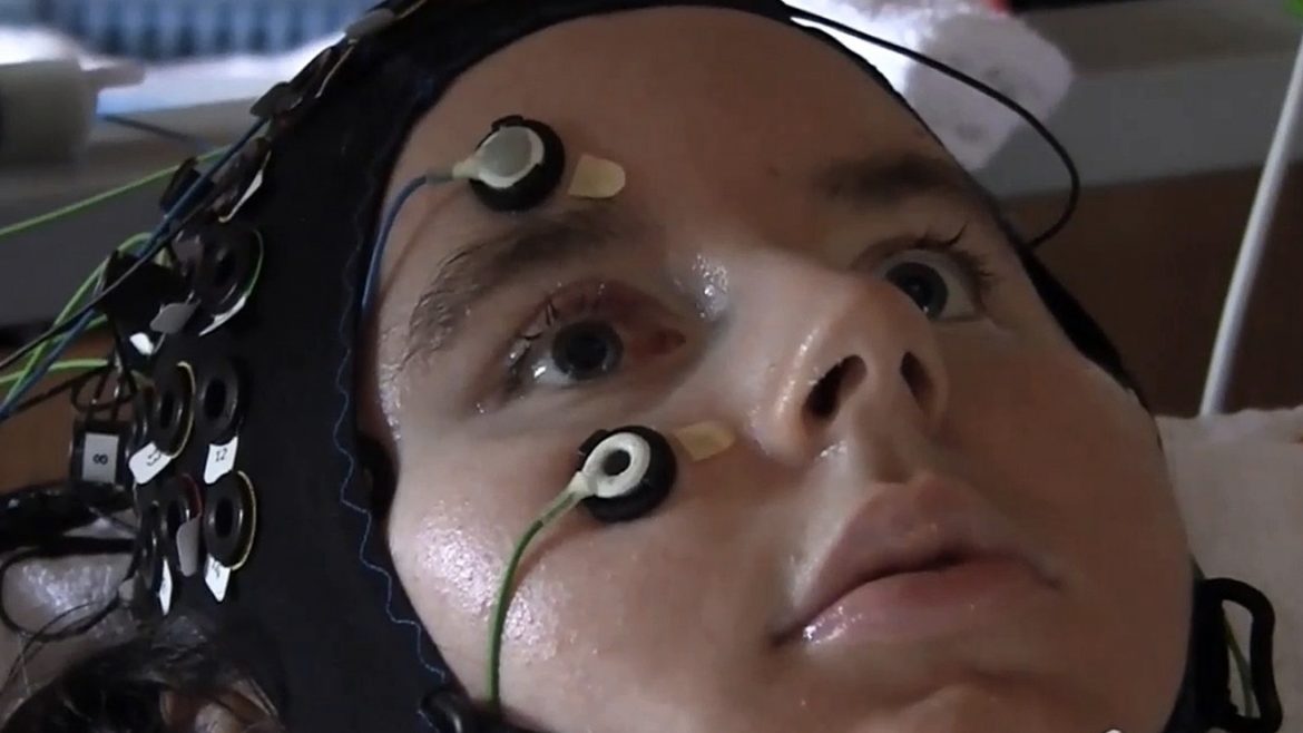 New mind reading machine lets people with locked in syndrome ...